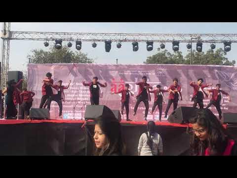 Misba Dance Crew Performing at PGDAV College Fest in 2016 - YouTube