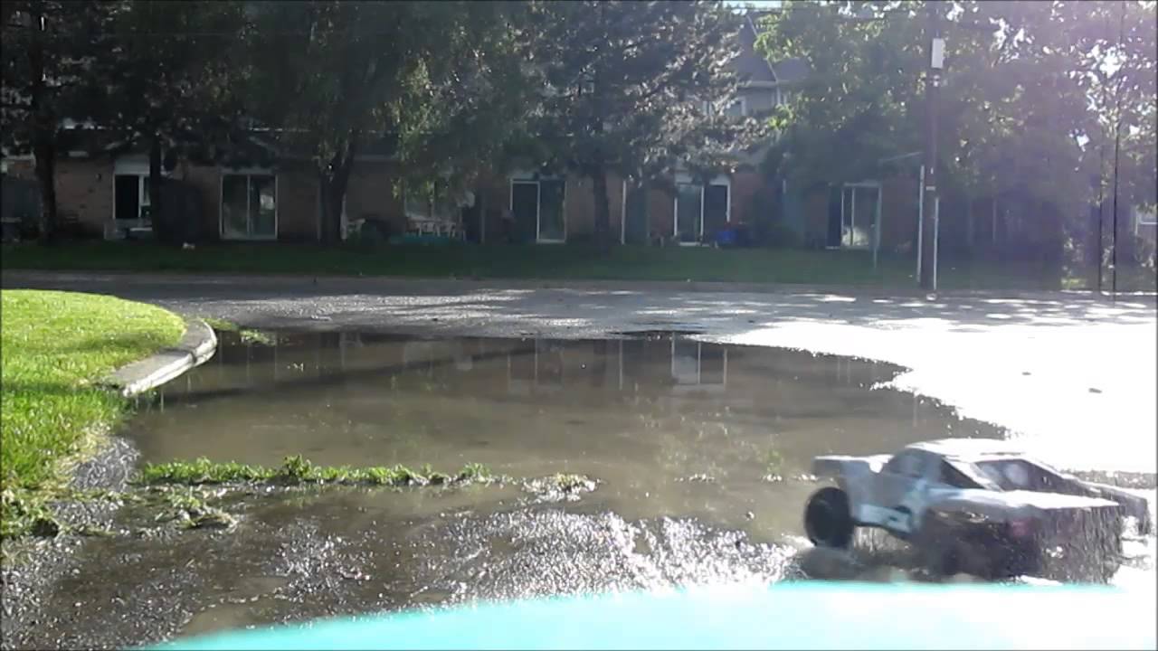 ECX Torment in water - YouTube