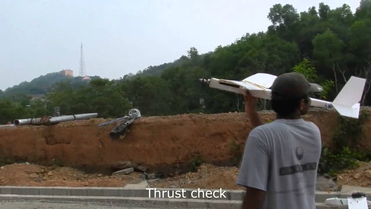 RC aircraft competition: winning flight @ Conscientia 2013, IIST - YouTube