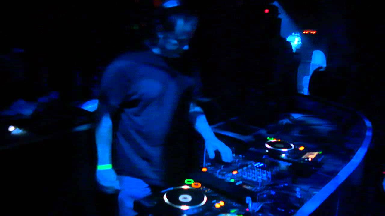 Sean Cusick @ Club Vértigo 28/07/2012 - YouTube