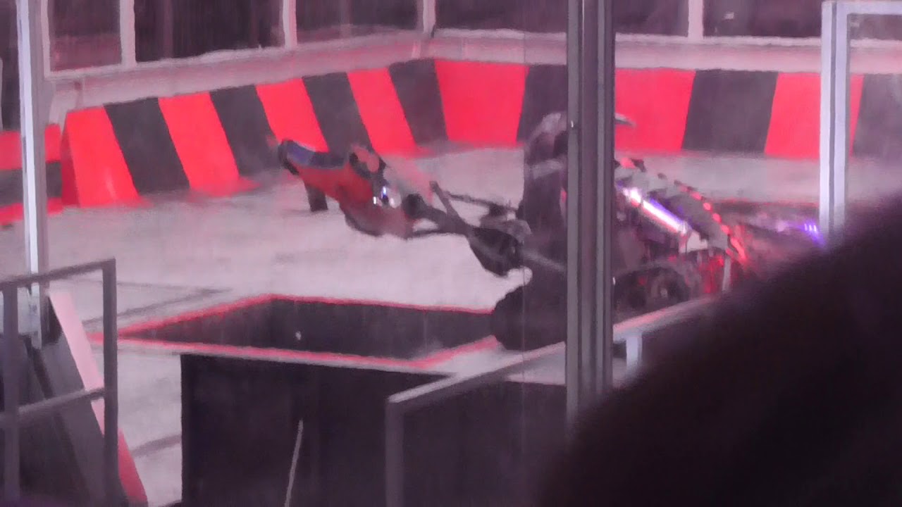 Robot Wars Series 10: Apex vs Tract-tion - YouTube