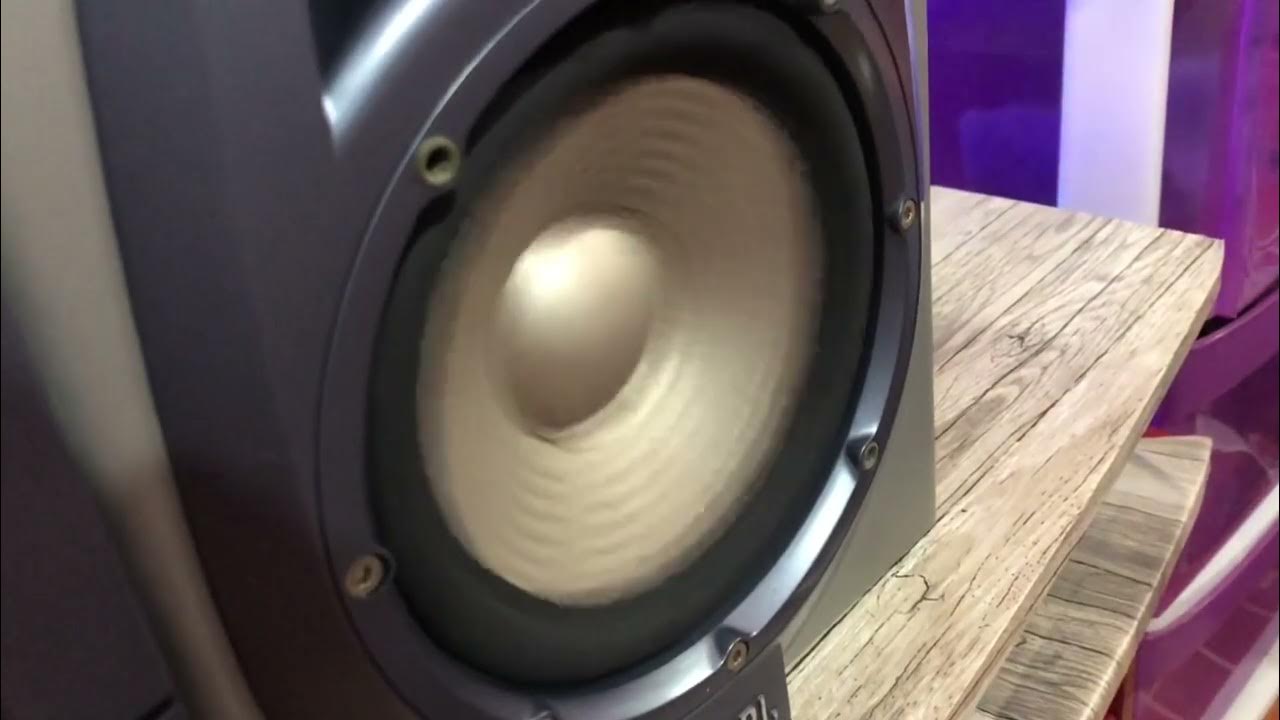 JBL SG3030 tocando jazz con bajos dinámicos golpeadores - YouTube