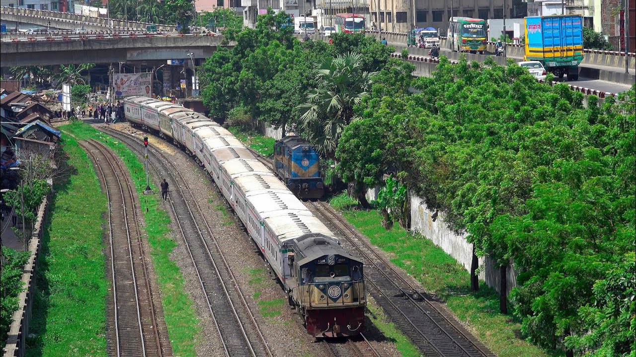Kalni Express Train pulled by General Motors, Canada made 35 years old ...
