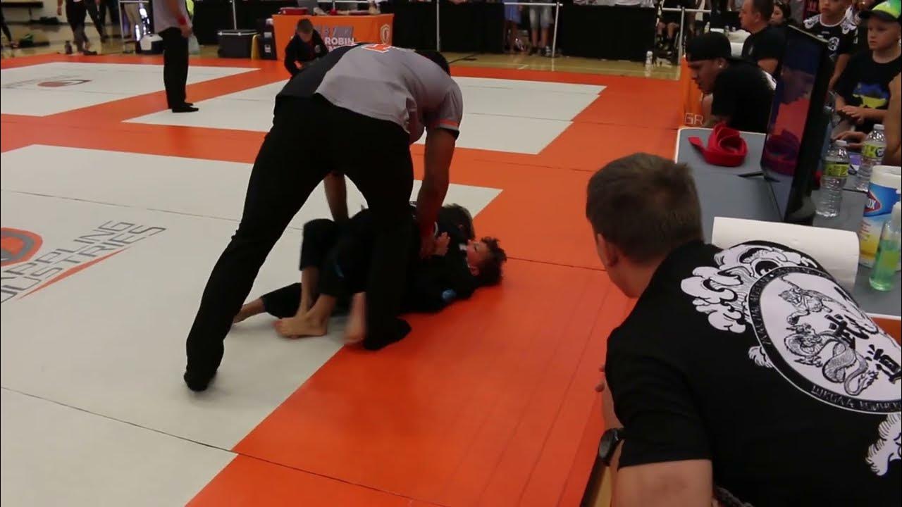 7 yo 65 lbs vs 9 yo 75 lbs - Grappling Industries Sacramento 09/03/22 Nazary Perkov Grey belt GI ...