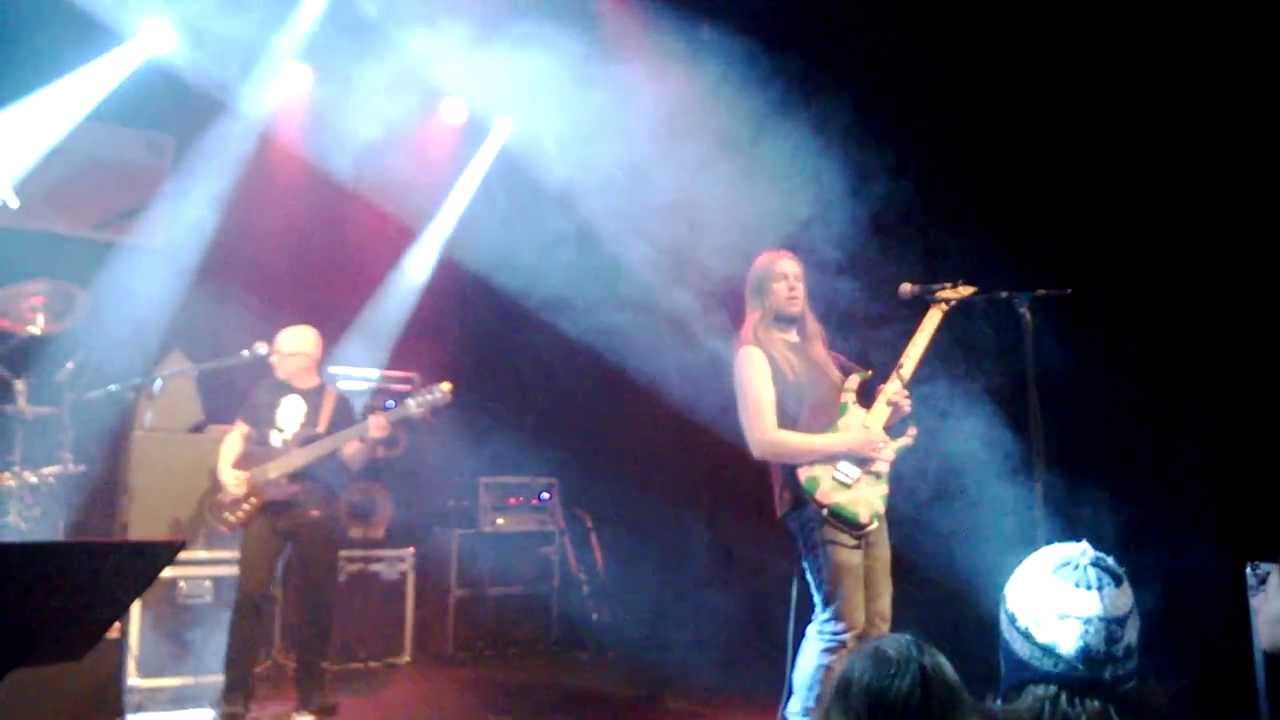 "5150" Tribute Band van Halen performing live in Gebouw T oct. 25th ...