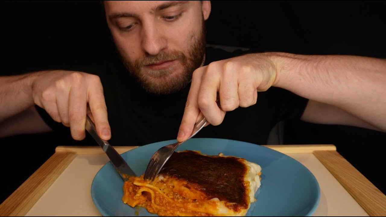 Burnt LASAGNA Mukbang ASMR NO Talking Eating. Cheesy? - burnt! - YouTube
