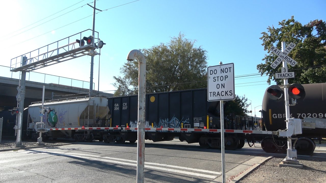BNSF 7868 Manifest Train South & Light Rail - W St. Railroad Crossing ...