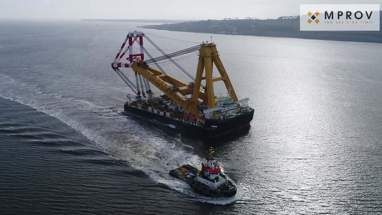 Asian Hercules III sailing down the River Tay - YouTube
