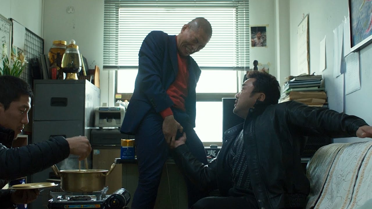 마석도 & 장이수 만남 장면 | 범죄도시(THE OUTLAWS, 2017) - YouTube