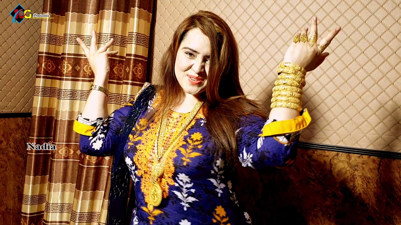 Nadia Gul & Master Cheniwal New Song Nawe Mena Jora Shawa2018 - YouTube