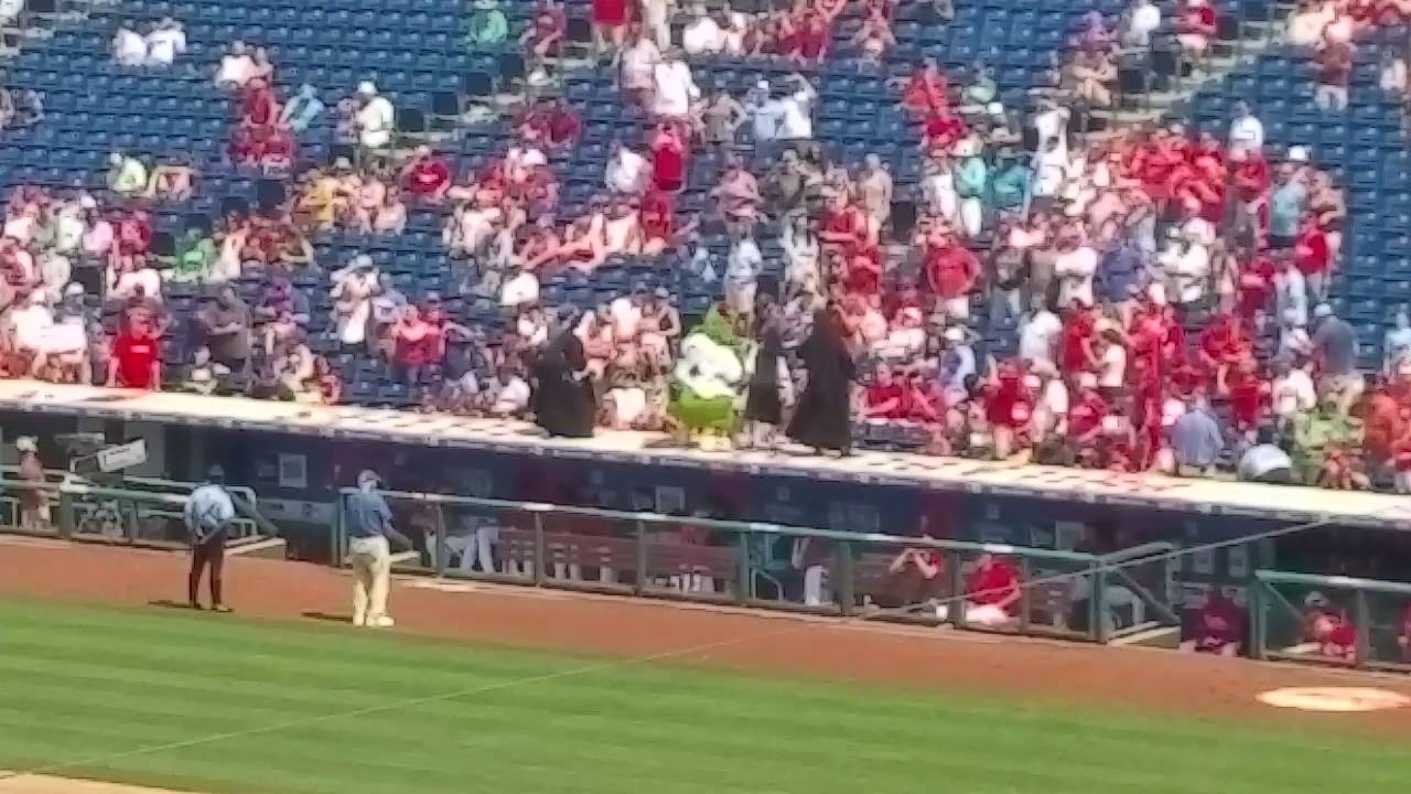 Nuns Dancing with the Philly Fanatic - YouTube