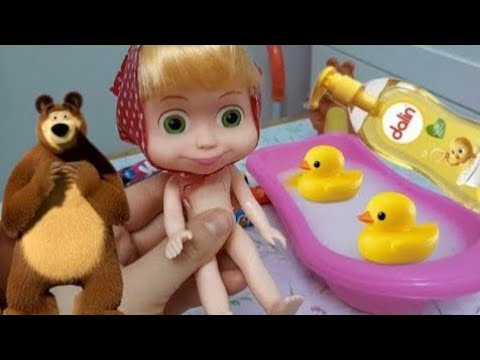 Maşa Küvette Banyo Yapıyor! Eğlenceli çocuk videoları,Defne ile oyun