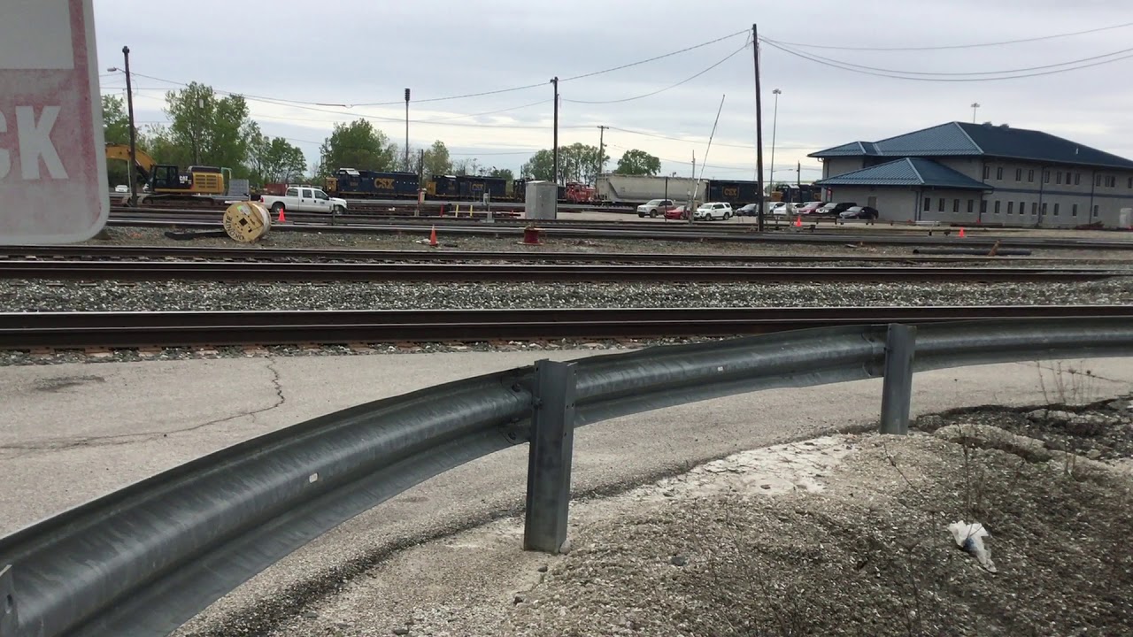 RARE CATCH A CSX SD40-2 AND A GP40-3 PULLING TWO SW7’S - YouTube