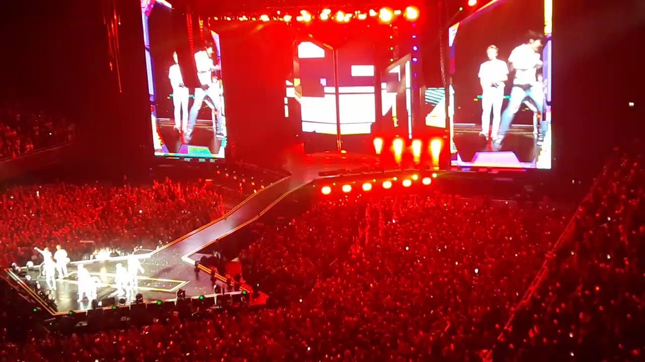 23 Anpanman (BTS Love Yourself Tour - Live @ Ziggo Dome - Amsterdam 181013) - YouTube