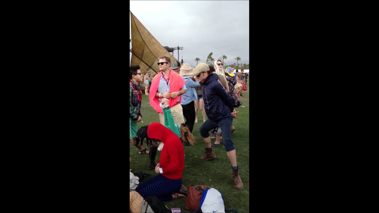 Coachella Poop Dancing - YouTube