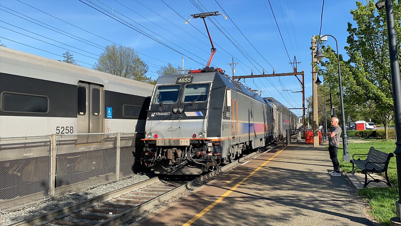 NJ Transit Morristown Line Evening Rush Action @ Convent Station (4/19 ...