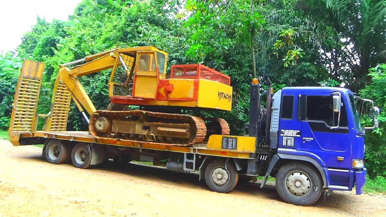 HITACHI EXCAVATOR ON HINO SELF LOADER - YouTube