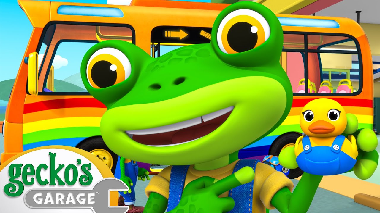 Gecko Helps The Back To School Bus | Gecko's Animal Pals | Animal ...