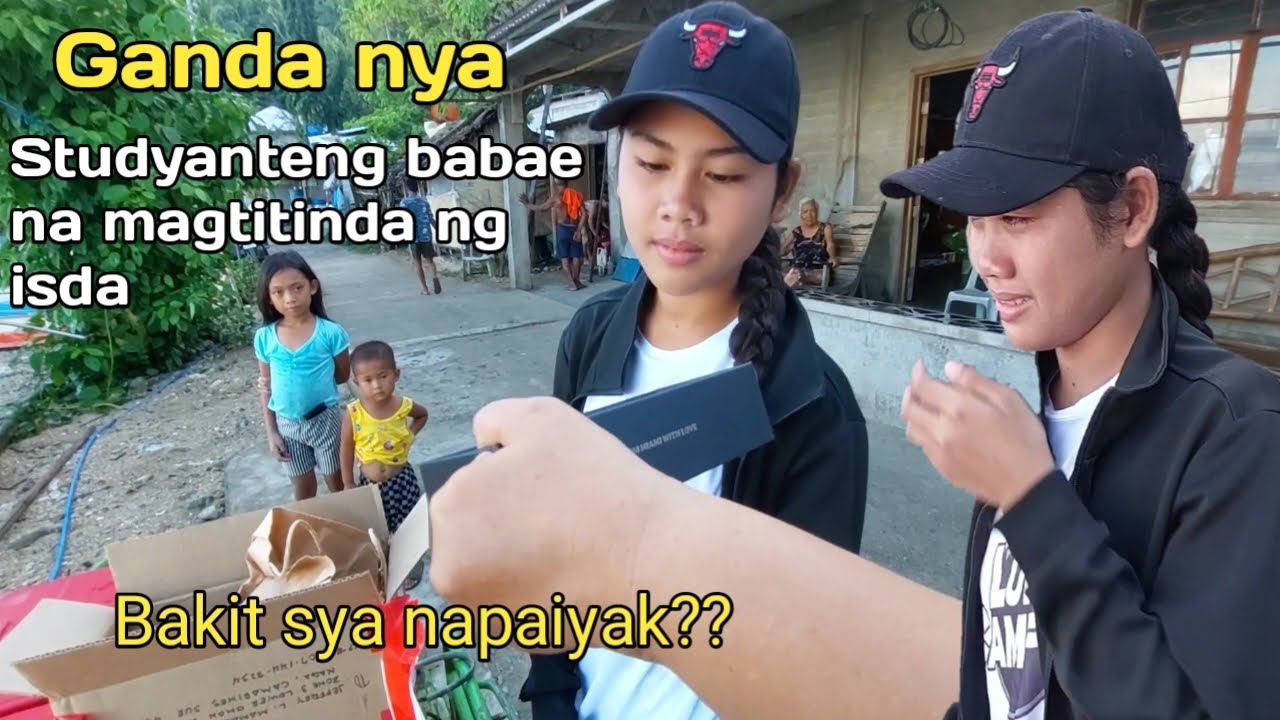 Studyante na magtitinda ng isda napaiyak dahil sa natanggap na regalo ...