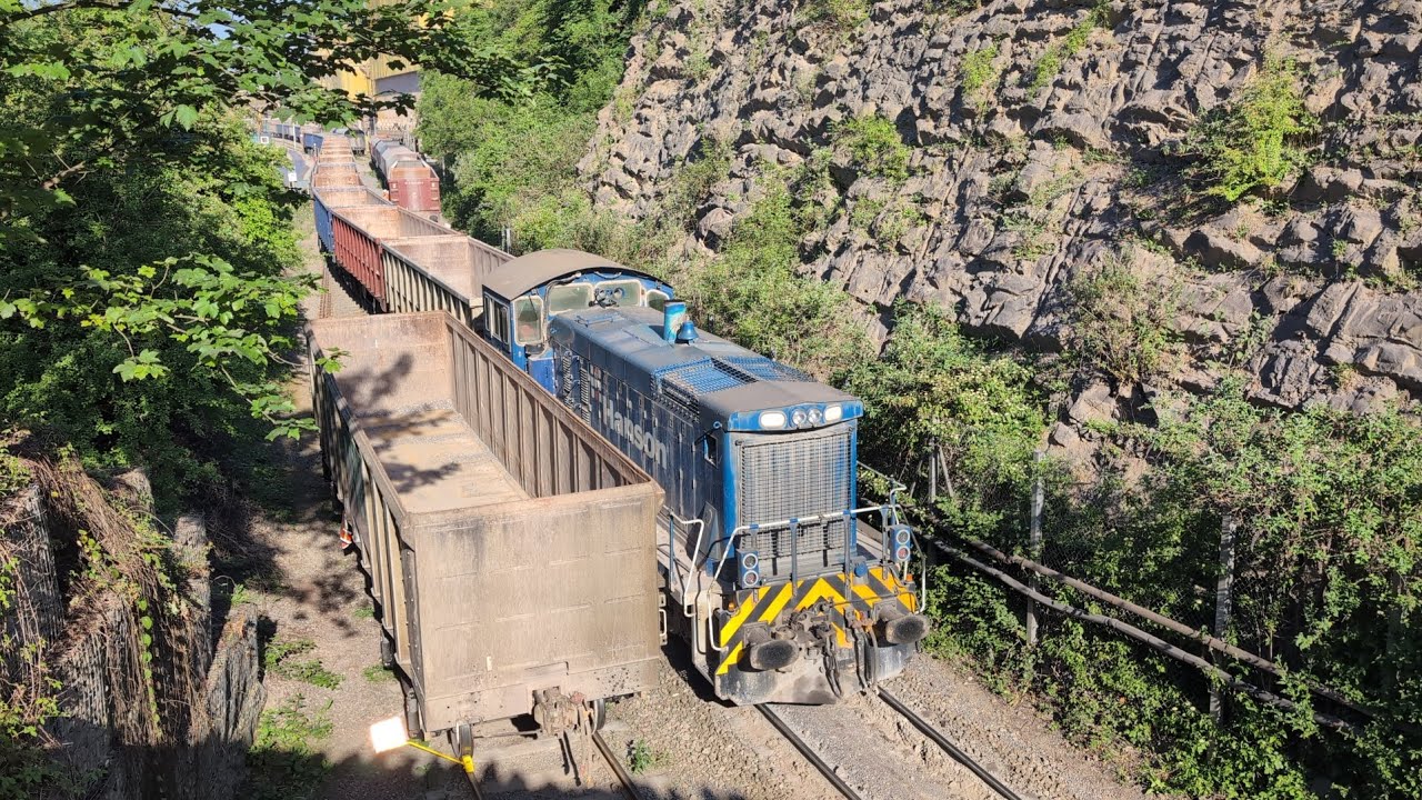 Whatley Quarry Switcher 120 (EMD SW1001) Shunting Wagons - YouTube