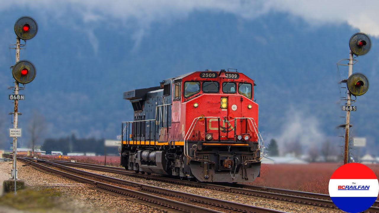 CN 2509 goes long hood forward on work train CN 907! - YouTube