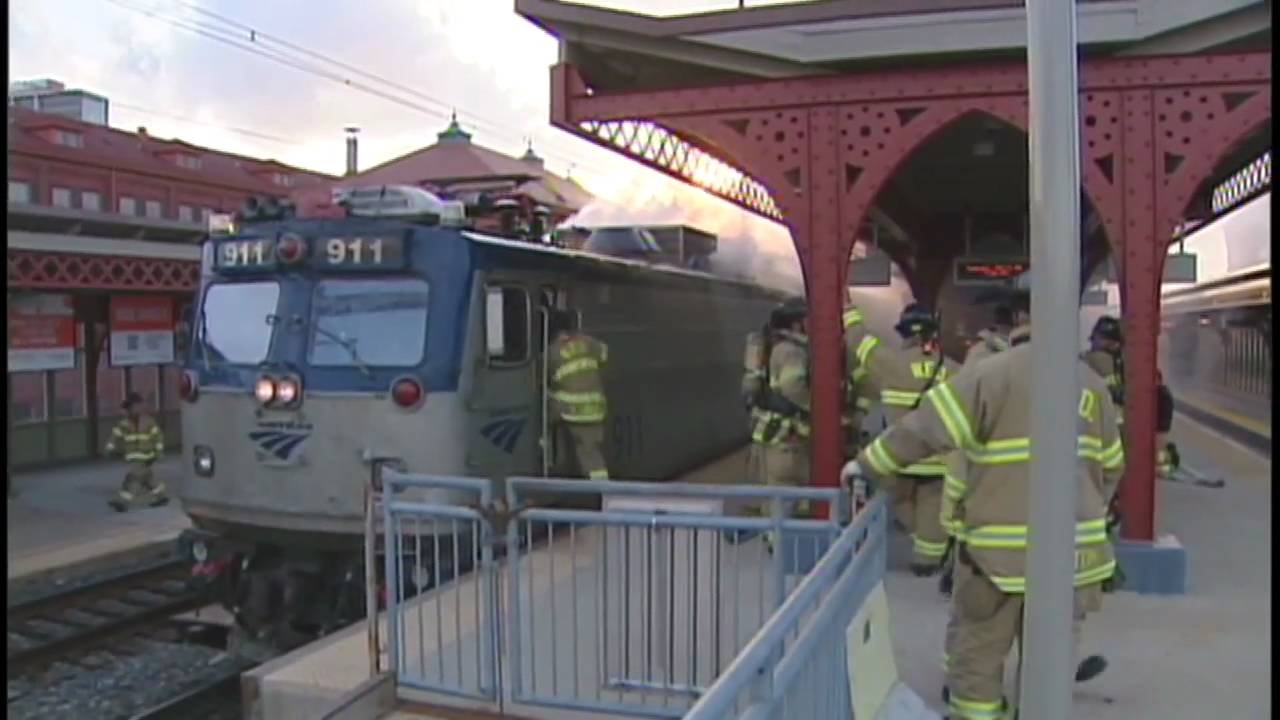 Amtrak engine catches fire [Delaware Online News Video] - YouTube
