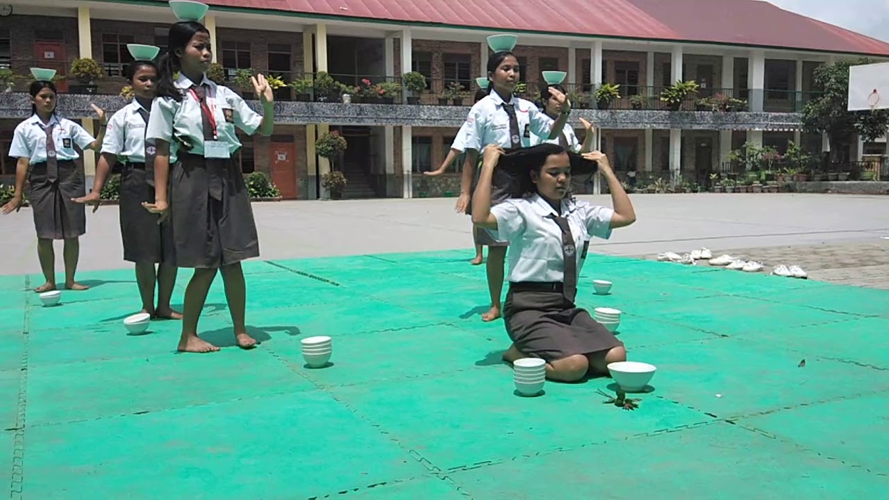 Tari Tujuh Cawan SMA Santo Mikhael Pangururan - YouTube