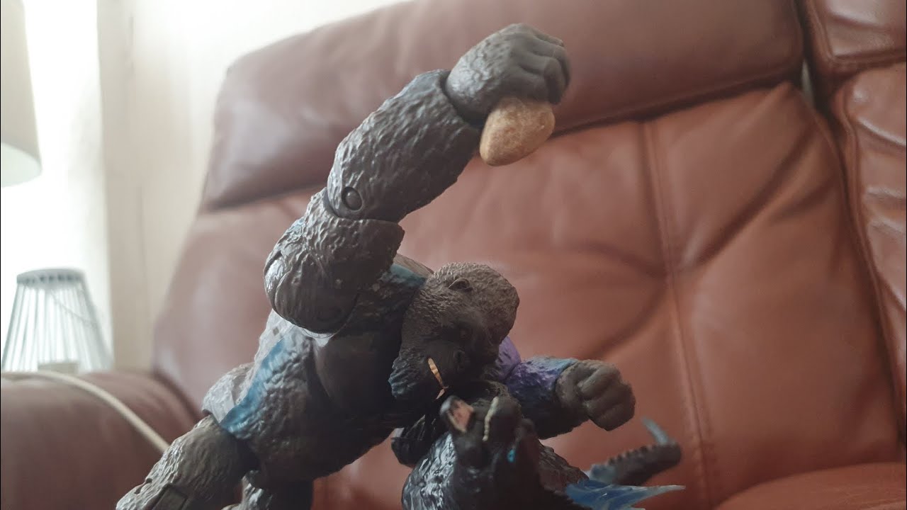 Kong Smashing Godzilla With A Rock - YouTube