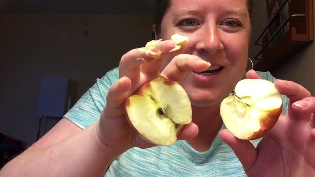 How to split an apple in half with one hand - YouTube