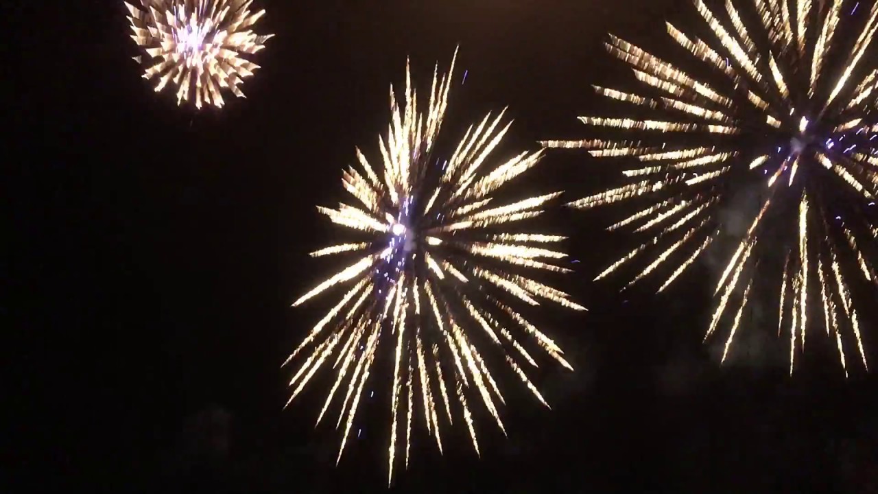 Evil Undertaker 500g Alien fireworks - YouTube