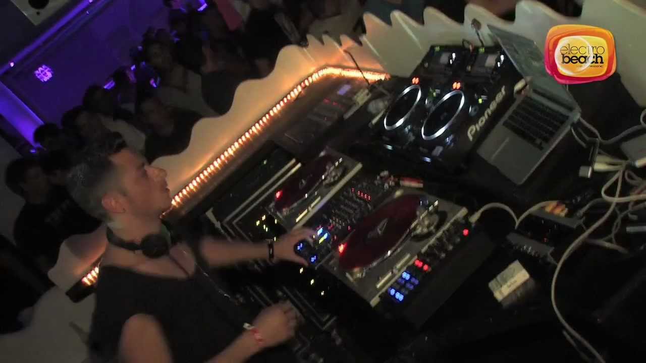 Electrobeach Festival 2011 - Actuación de Davide Squillace - YouTube
