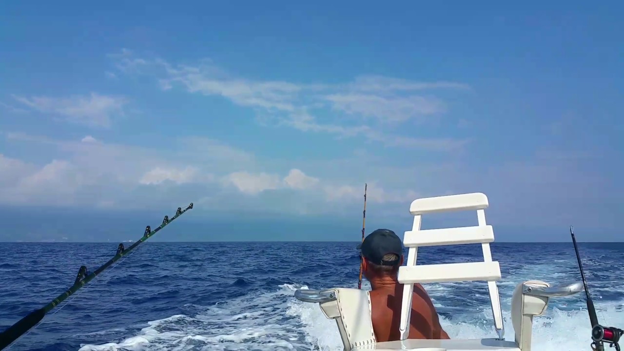 Boston fishing kite off the Kona coast - YouTube