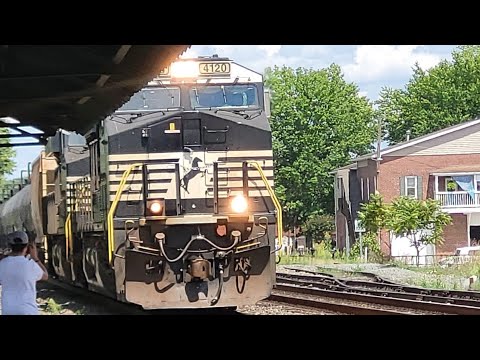 NS 4120 leads 65T Through Latrobe, PA | 8-10-24 - YouTube