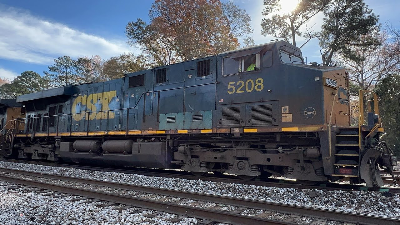 CSX 5208 & CSX 367 coming into Manchester, Ga. for a crew change. - YouTube