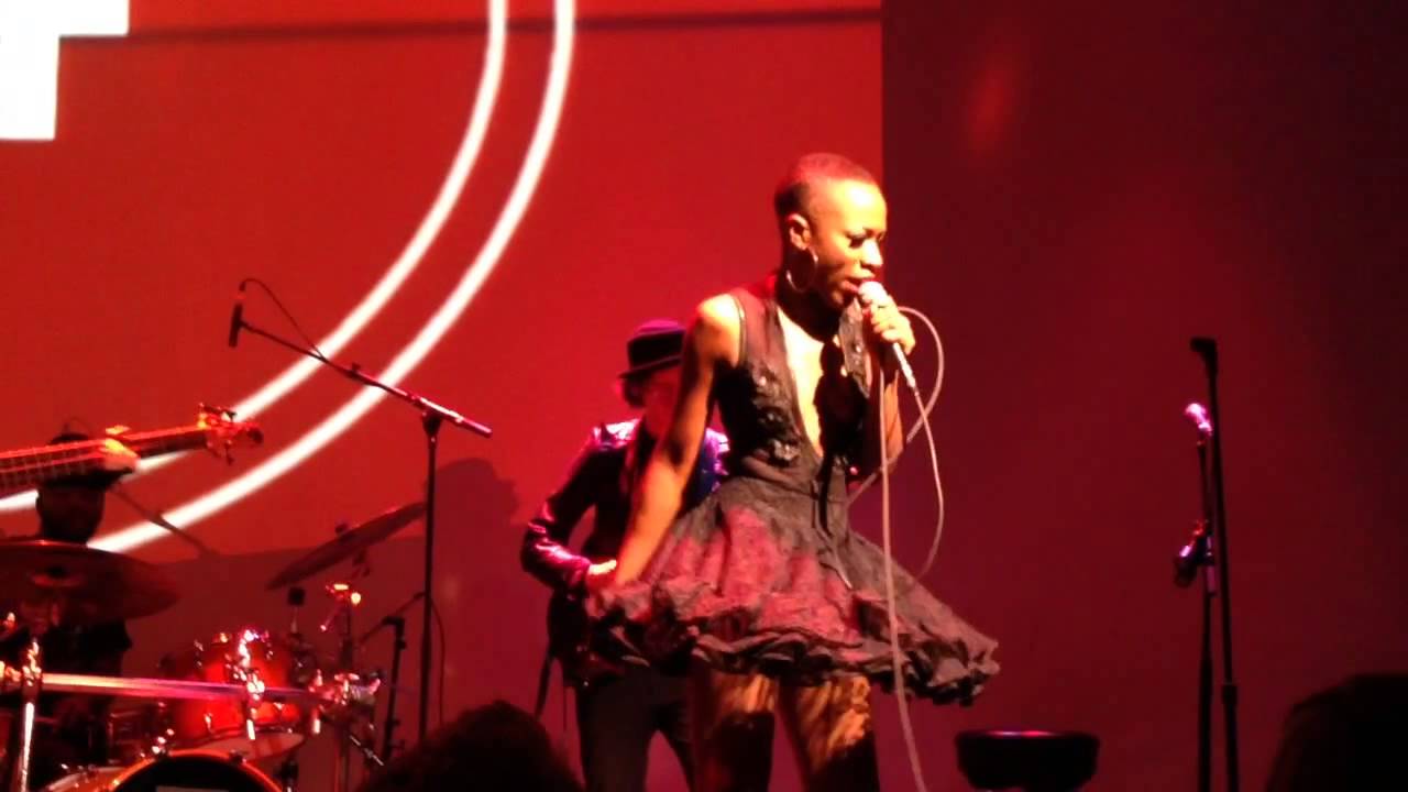 Kimberly Nichole performs White Stripes ' 7 Nation Army ' live at the ...