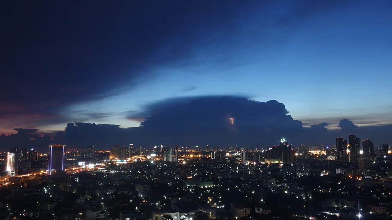 Hyperspeed video of a small thunderstorm over Bangkok - YouTube