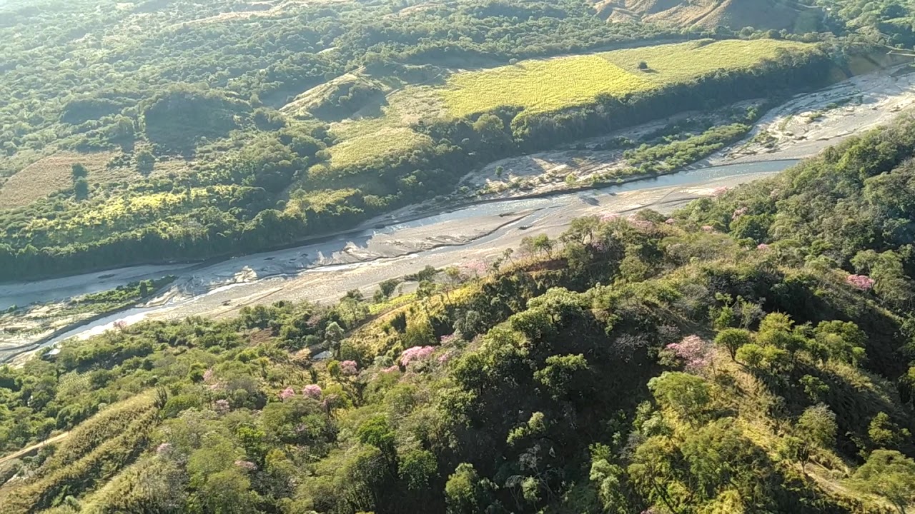Volando sobre el río Tamazula - YouTube