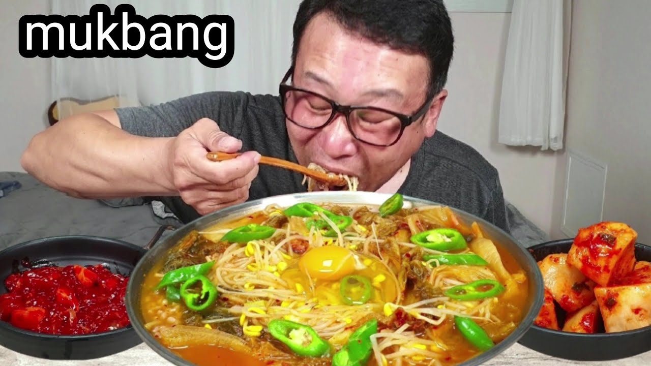 뜨끈뜨끈한 콩나물 김치 국밥(ft오징어젓갈 총각김치)먹방🤓👍kongnamul Kimchi Gukbap | REAL SOUND ...