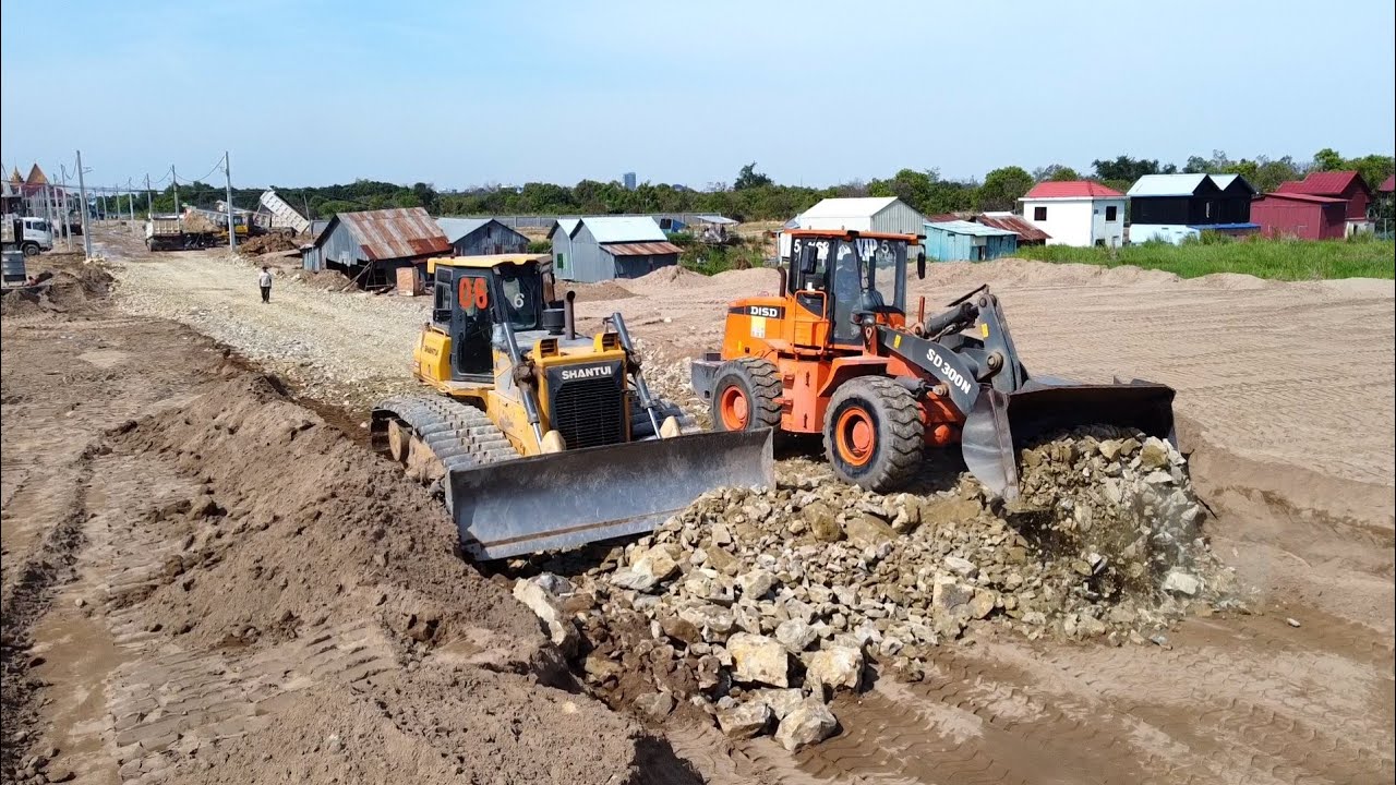 Excellent Techniques operator bulldozer and wheel loader working push ...