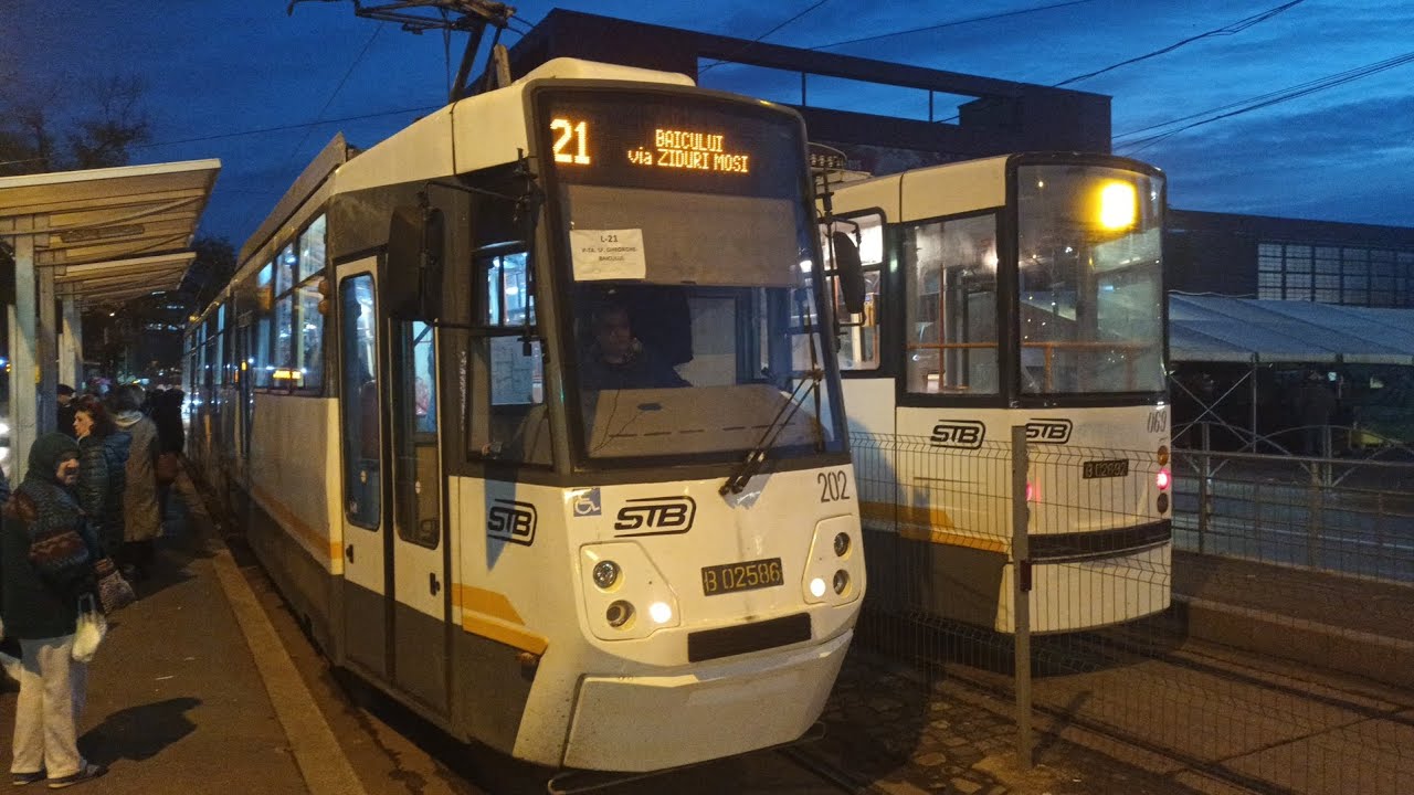 Tramvaiul V3A-2010-CA #202 (21) părăsind statia "Piata Obor" - YouTube