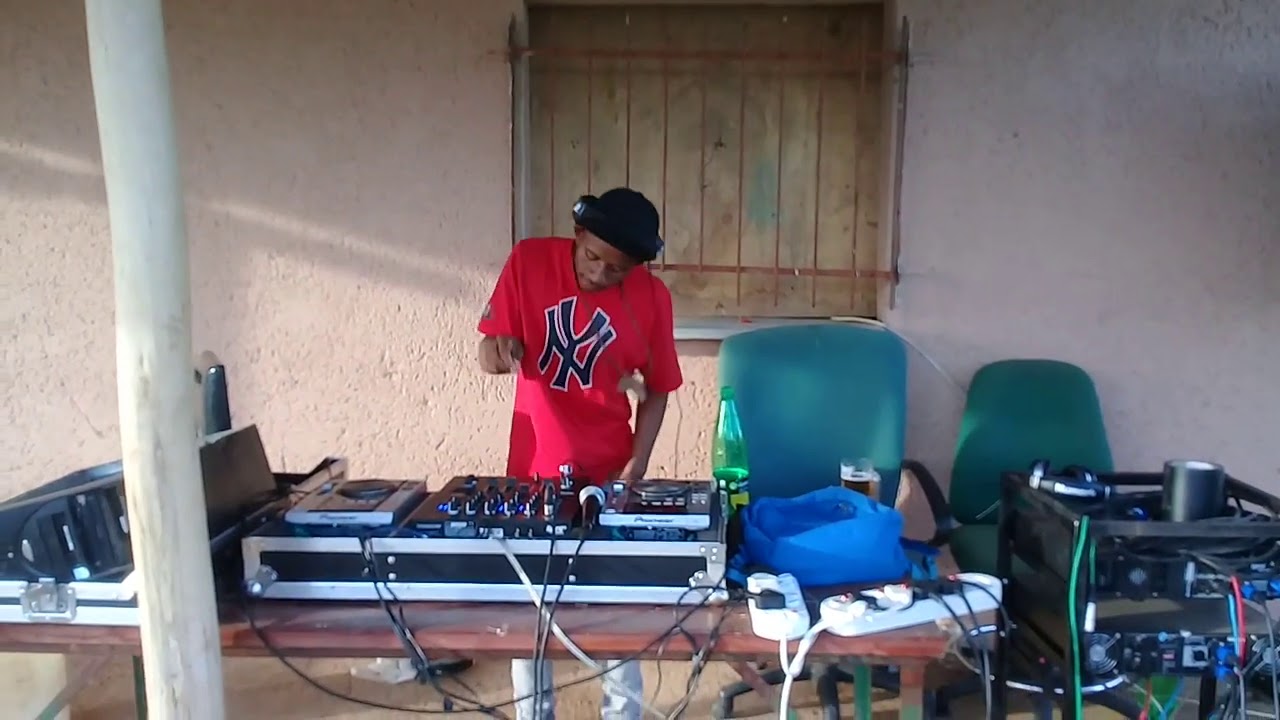Dj Mla playing LIVE at Jonga Cooks Resort - YouTube