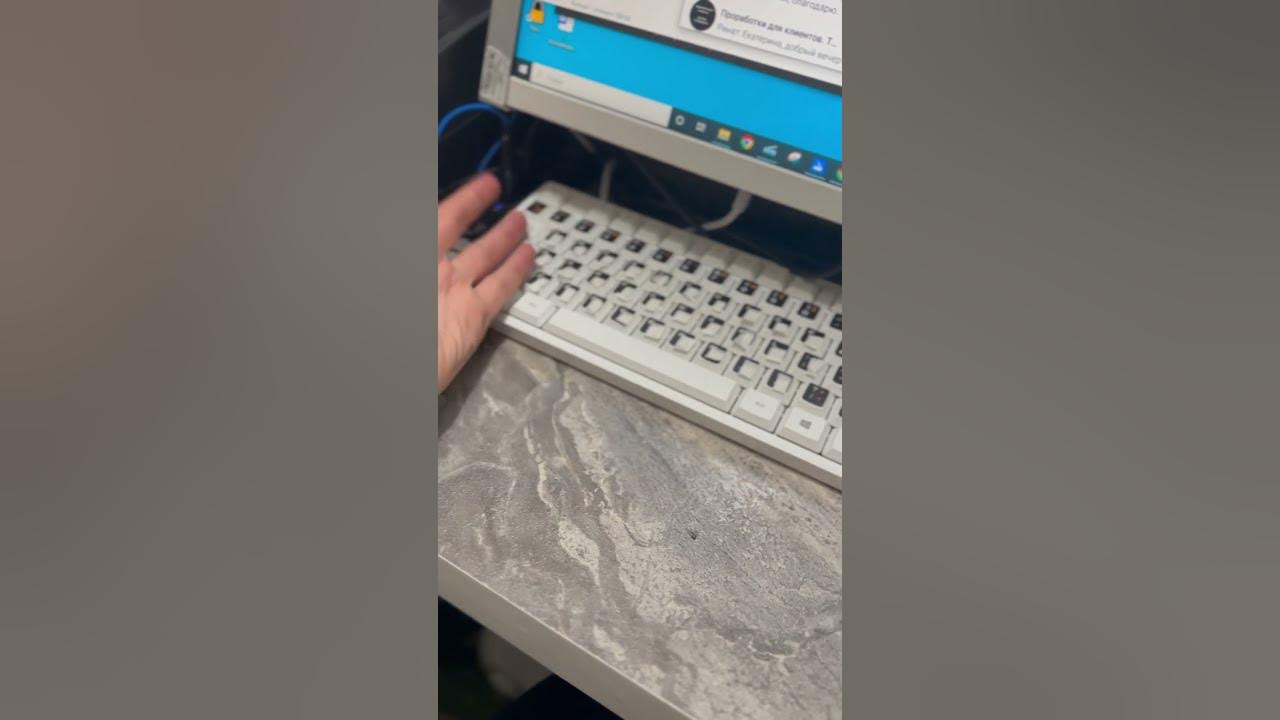 Кто умеет печатать не глядя на клавиатуру Youtube