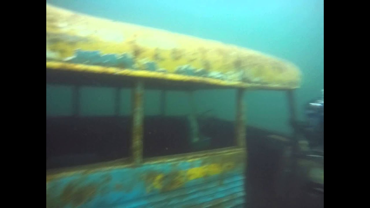 Scuba diving through the school bus at Lake Phoenix. - YouTube