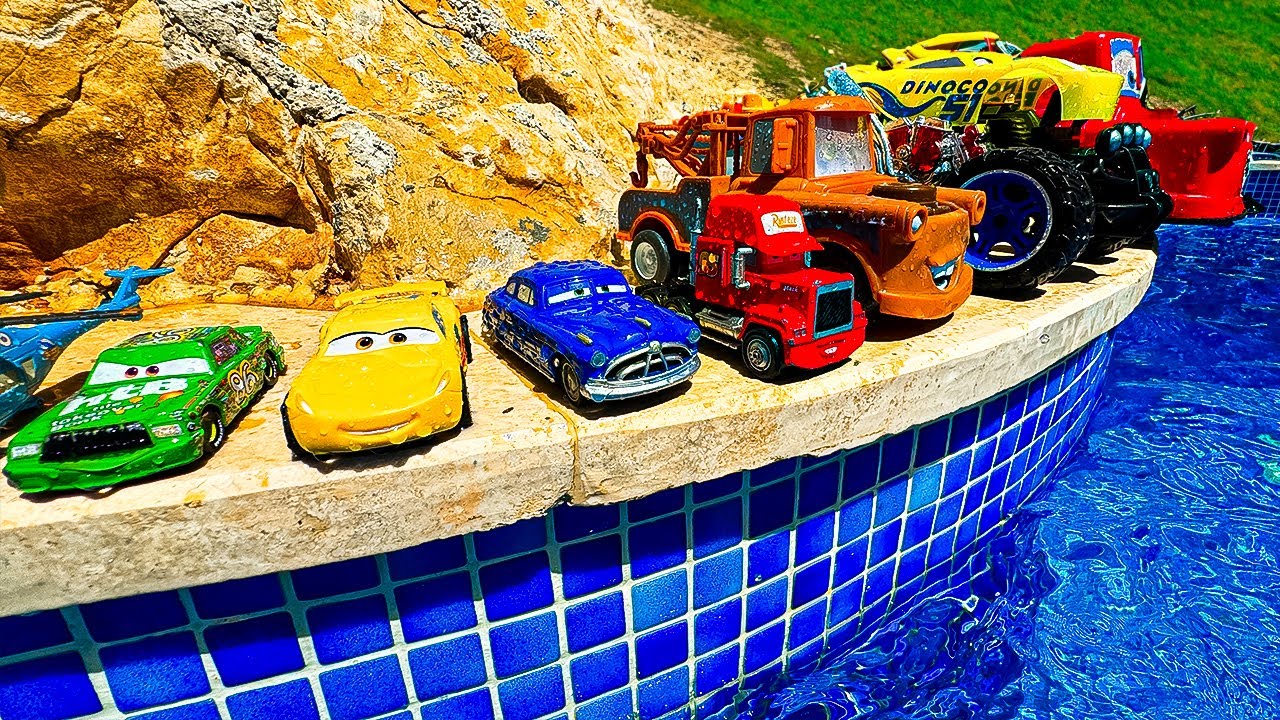 Disney Pixar Cars falling into deep pool, Lightning McQueen, Tow Mater ...