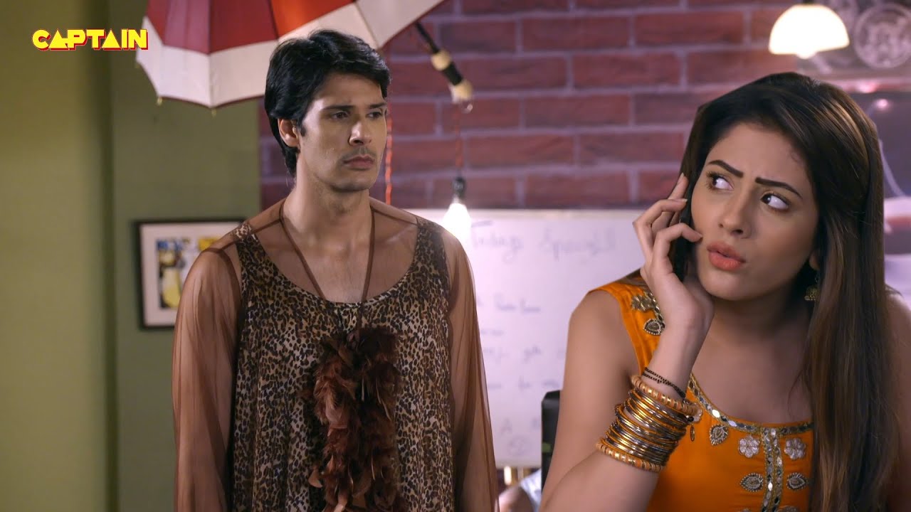 इलायची के सामने आ गए जीजा जी उनका दिया हुआ गिफ्ट पहनकर || Jijaji Chhat Per Hai - YouTube