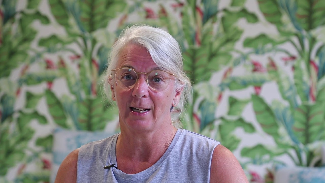 Meet student teacher Robyn - YouTube