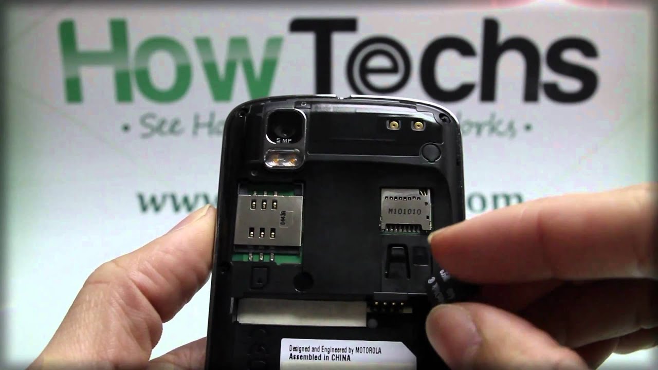Motorola Droid Pro: Inserting the Memory Card - YouTube