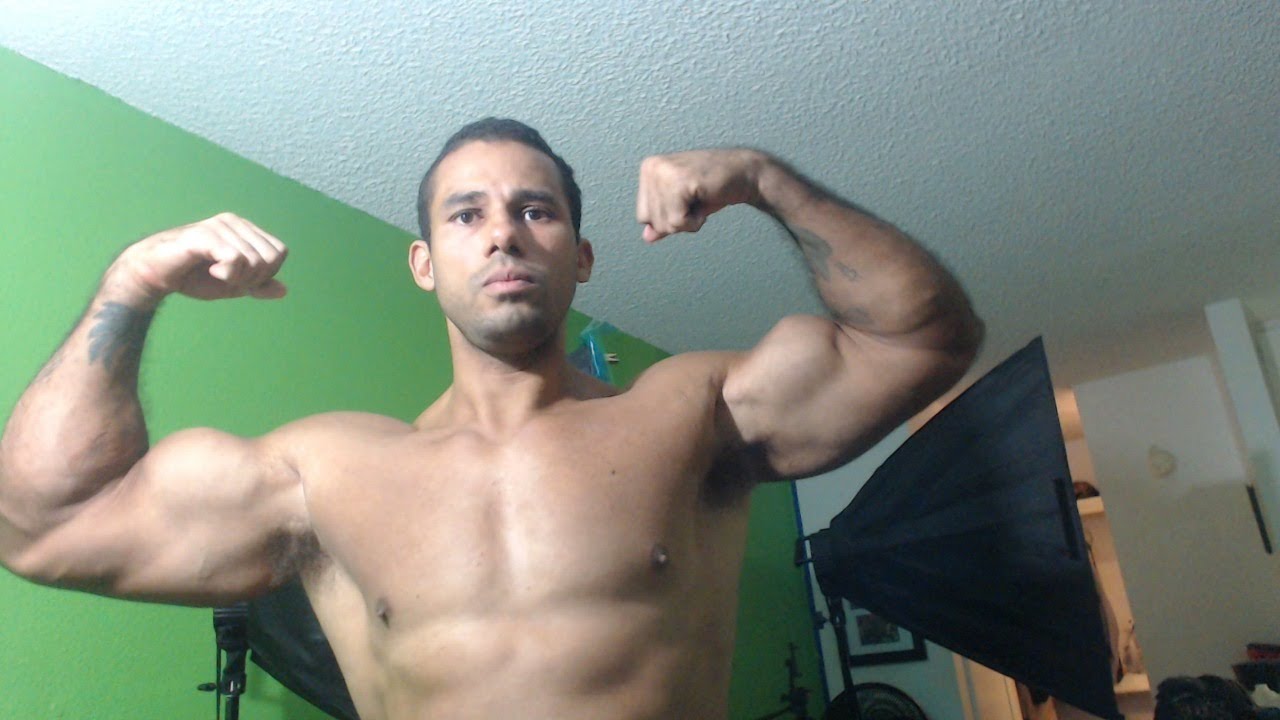 Muscle Guy Samson Live Bodybuilder Flexing - YouTube