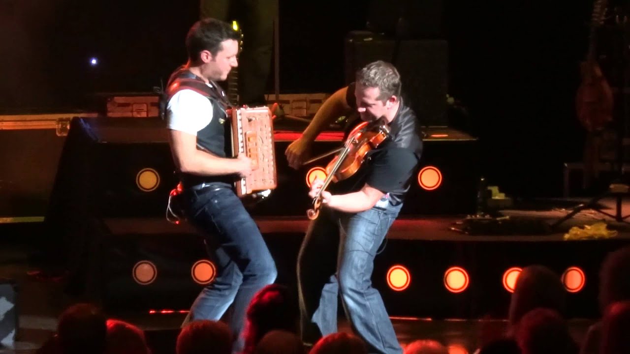 Nathan Carter - Wagon Wheel (Live Glasgow) - YouTube