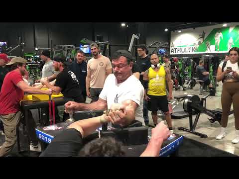 17 Year Old Armwrestles Devon Larratt (Alexander Koshadze)